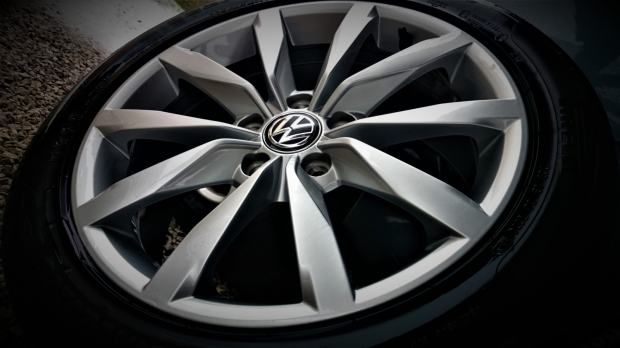 Alu felge 17 VW Dijon (golf VII), 5x112 s gumama 225/45r17