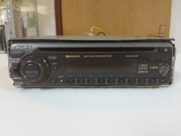 AUTO RADIO SONY CDX-2500R, POTPUNO ISPRAVAN!!!!