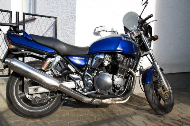 Suzuki GSX 750 Inazuma 750 cm3, 2002 god.
