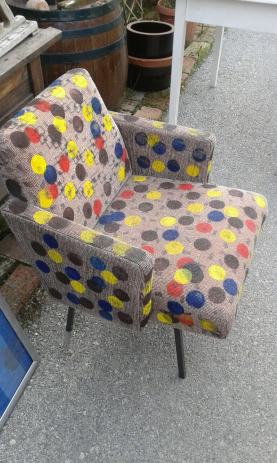 Vintage fotelje, šarene udobne tapecirane stolice, retro dizajn, 60s