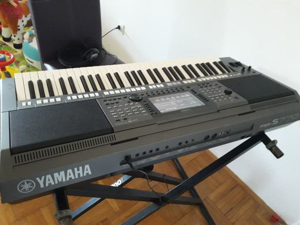 Yamaha psr s 770