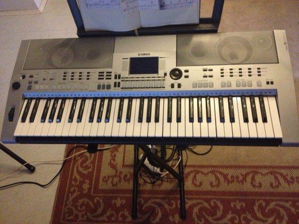 YAMAHA PSR S550