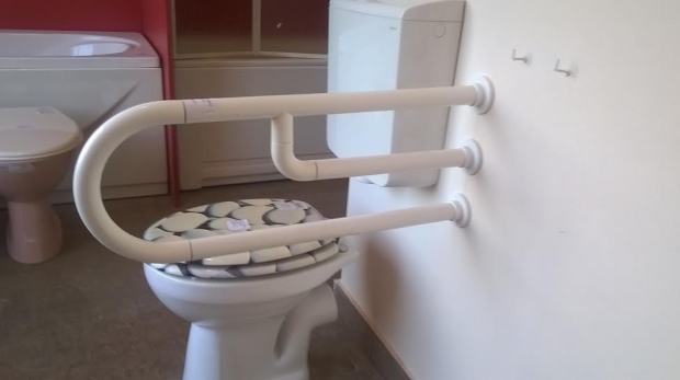 INVALIDSKI DRŽAČ ZA INVALIDSKI WC