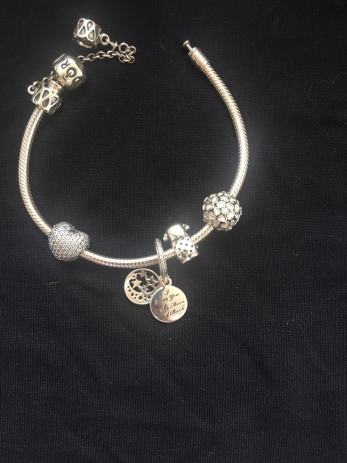 Pandora narukvica i privjesci