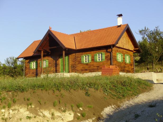 Stari hrast,masiv,drvene kuće,terase,podovi,obloge,piljenje hrastovine