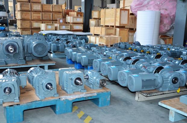 PUŽNI REDUKTOR MOTOR REDUKTOR