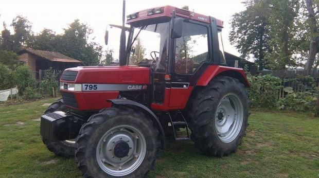 CASE INTERNATIONAL 795 XL