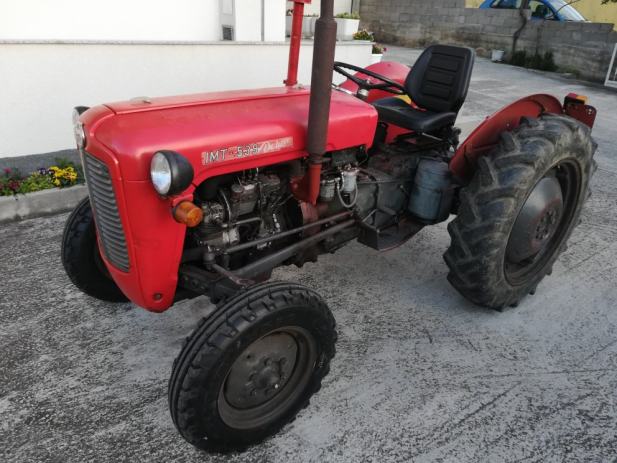 Traktor IMT 539