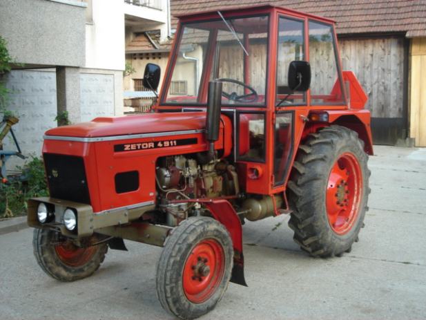 Traktor Zetor 4911
