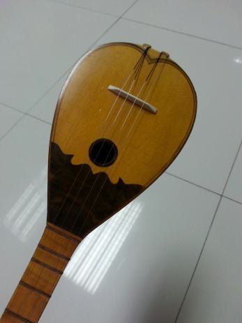 Samica ( Slavonska tamburica)