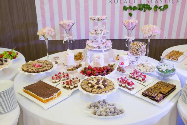 SLAGANJE SLATKOG STOLA; SLATKI STOL