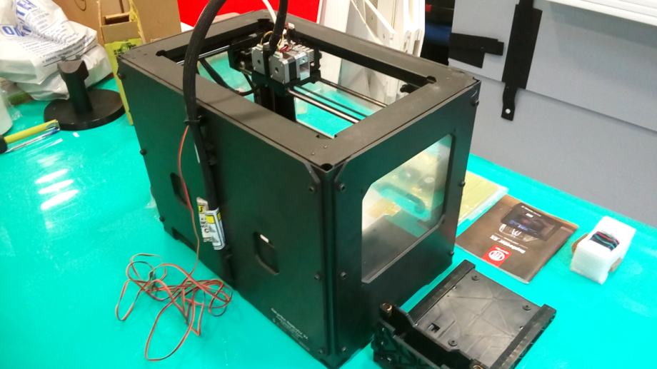 3D printer Maker Bot Replicator 2X