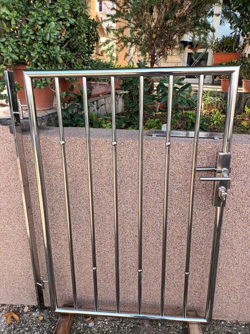 inox vrata