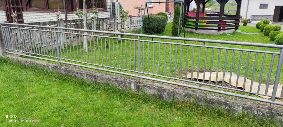 Metalna dvorišna ograda
