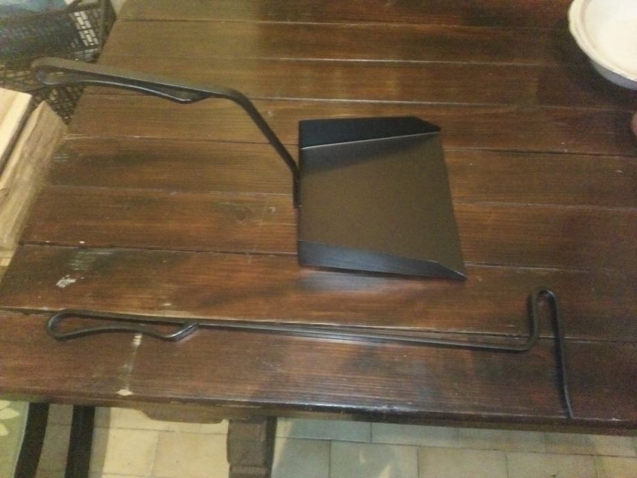metalna lopatica i žarač
