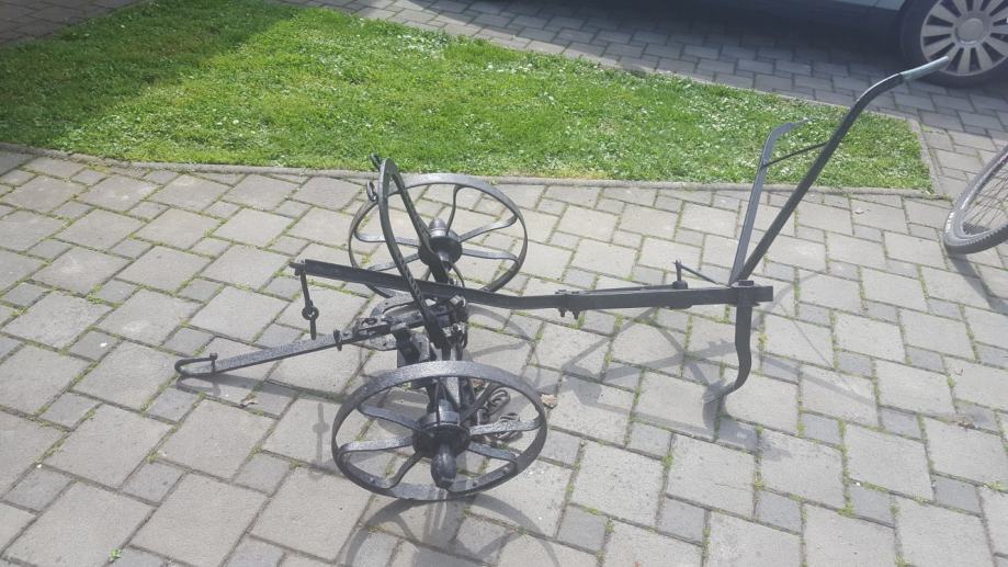 Staro orudje za obradu zemlje