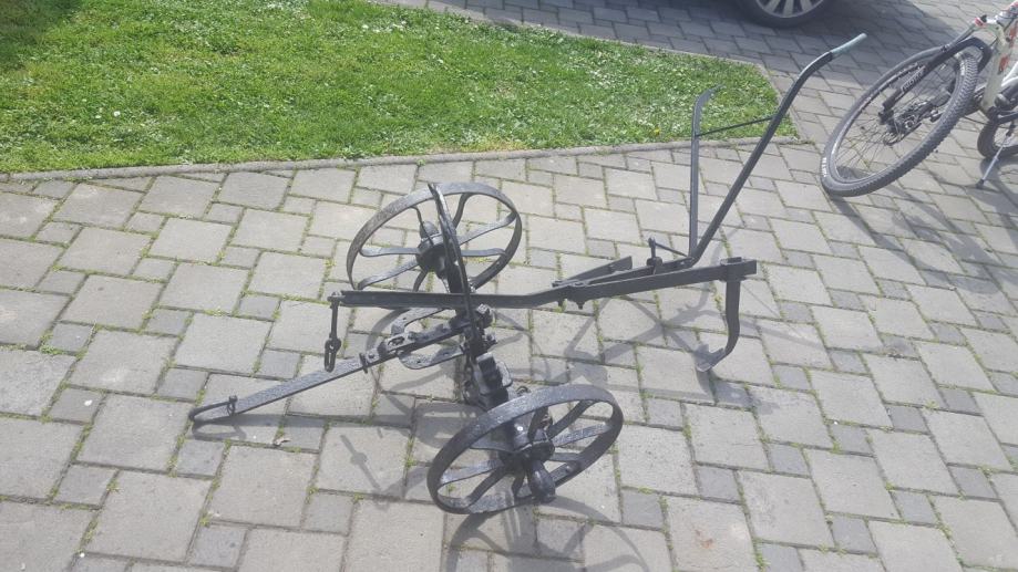 Staro orudje za obradu zemlje