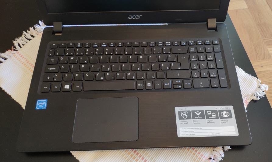 Acer aspire 3,intel celeron dual,4gb,1TB HDD-a,gar.+osiguranje 1595kn