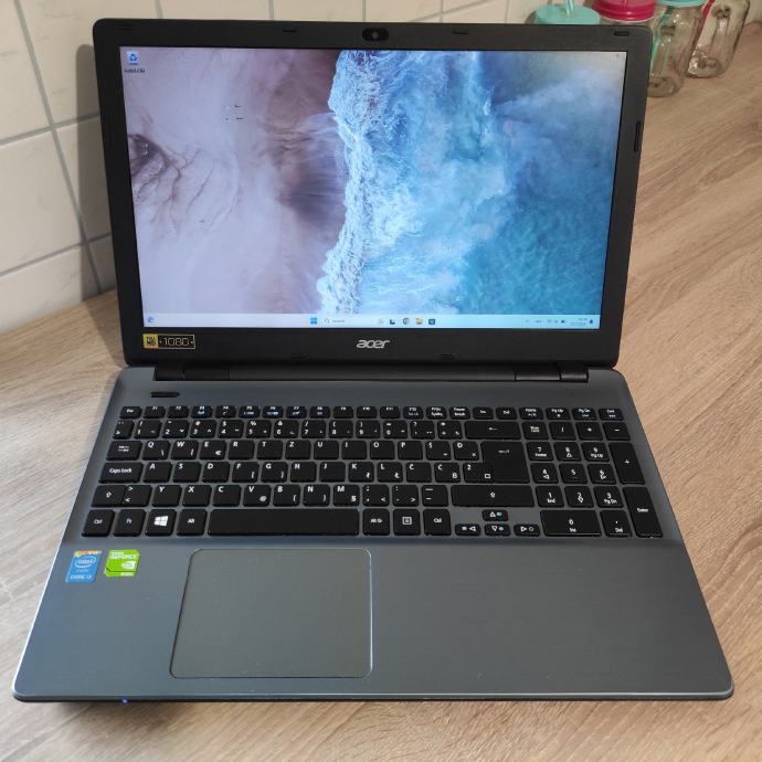 Acer Aspire E5-571 15.6 Gray - Core i3/8GB/Nvidia 840/1TB/Windows 11