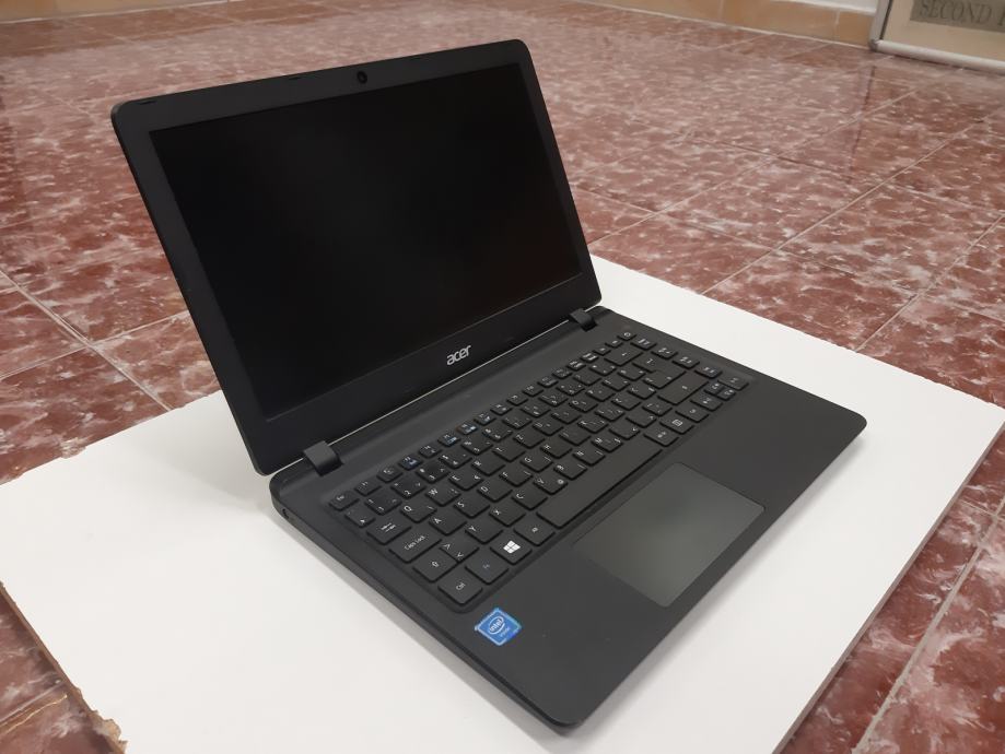 Acer Aspire ES1-332, Intel Celeron N3350 1.10 GHz, 2 GB DDR3L