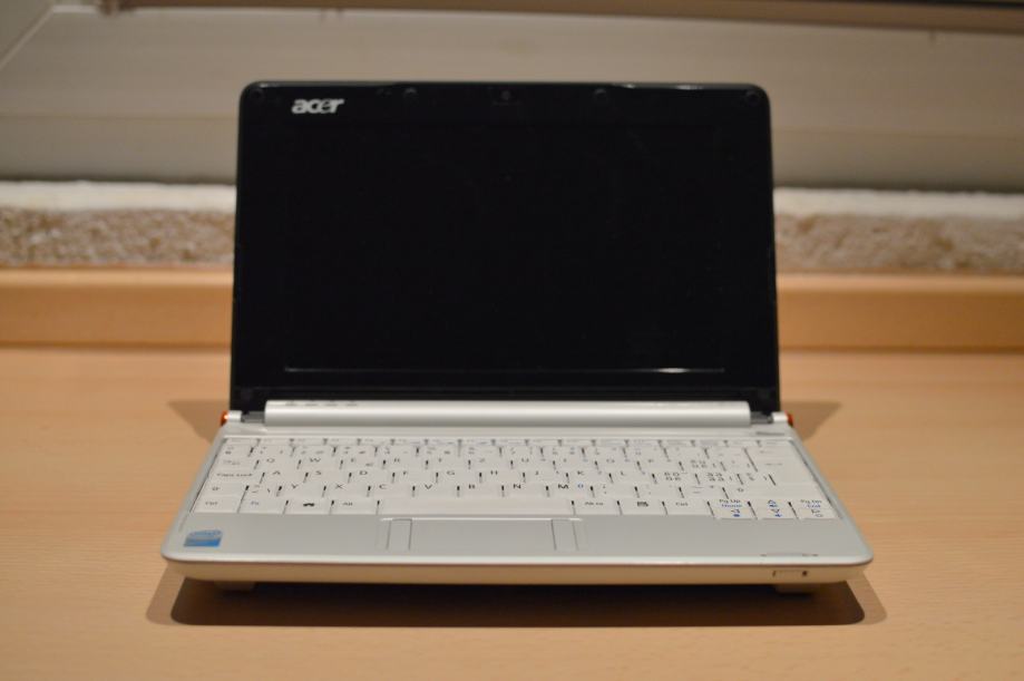 Acer Aspire One ZG5 8.9 netbook