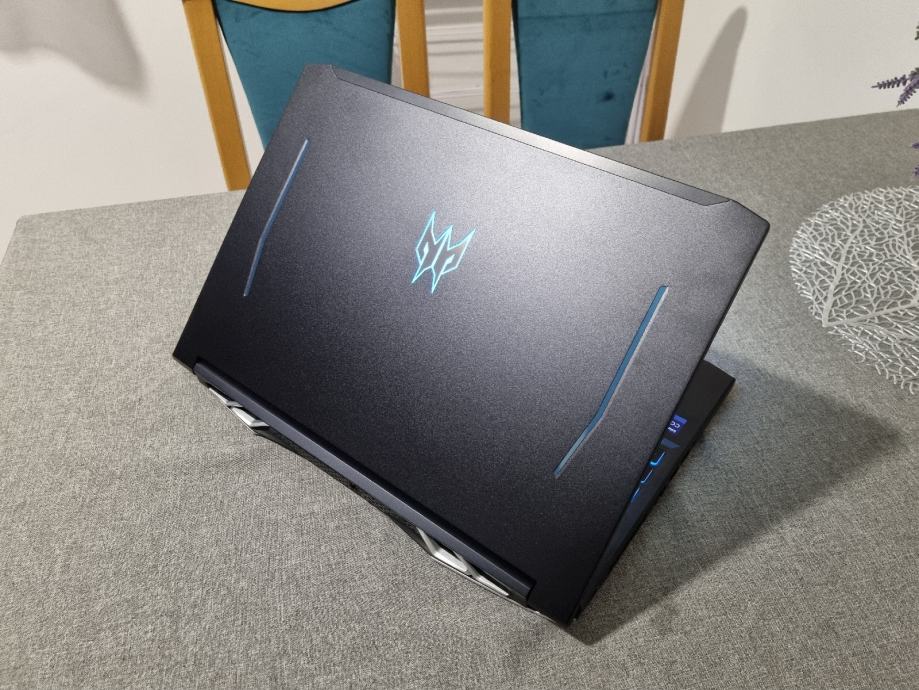 Acer Predator Helios 300 - i9 11900H, RTX3060