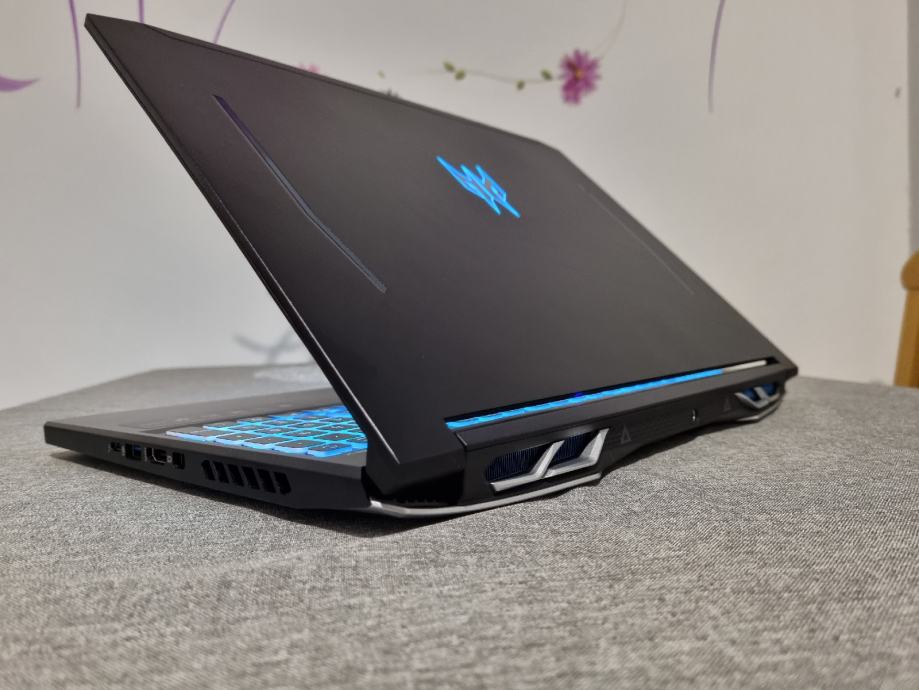 Acer Predator Helios 300 - i9 11900H, RTX3060