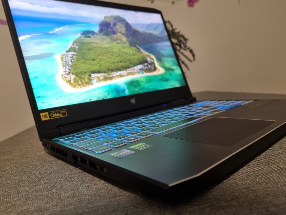 Acer Predator Helios 300 - i9 11900H, RTX3060