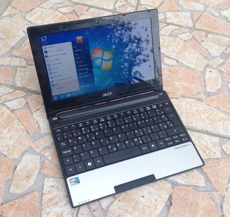 Atraktivan netbook mini laptop Acer Aspire ONE d255 bijeli 10,1 inch