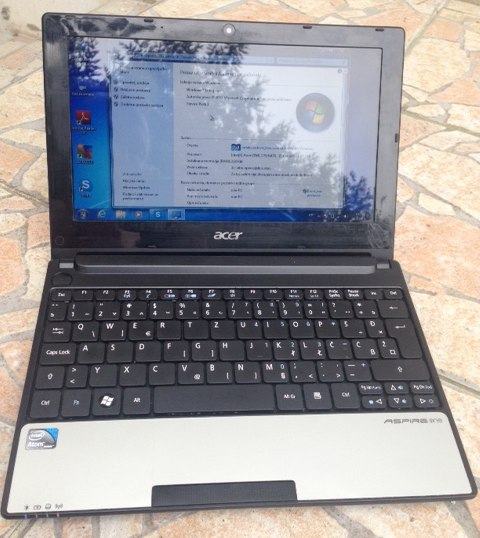 Atraktivan netbook mini laptop Acer Aspire ONE d255 bijeli 10,1 inch