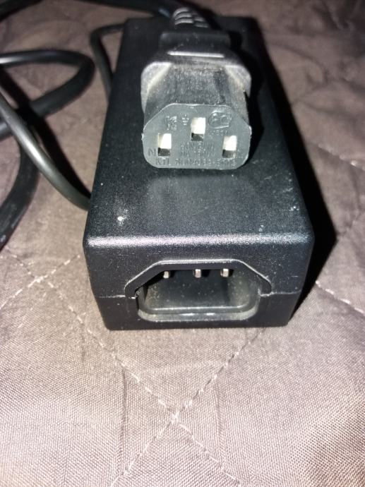 Prodajem adapter za LG monitor