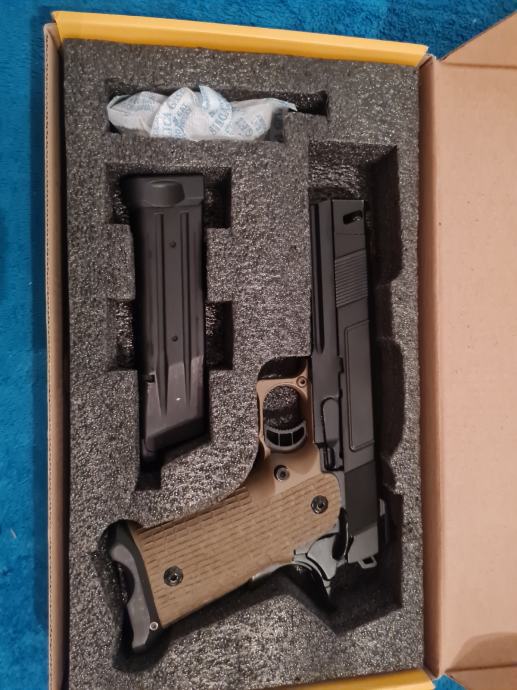 Airsoft pištolj Army Armament R501-TAN