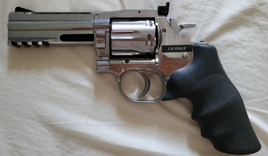ASG Dan Wesson 715 Airsoft revolver na CO2 ampule