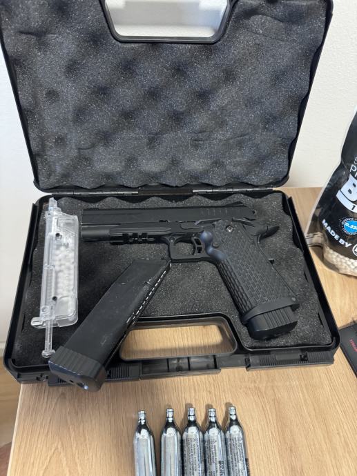 Novritsch airsoft SSP1 GBB (blowback) pištolj (CO2) + 4 ampule + 2 mag