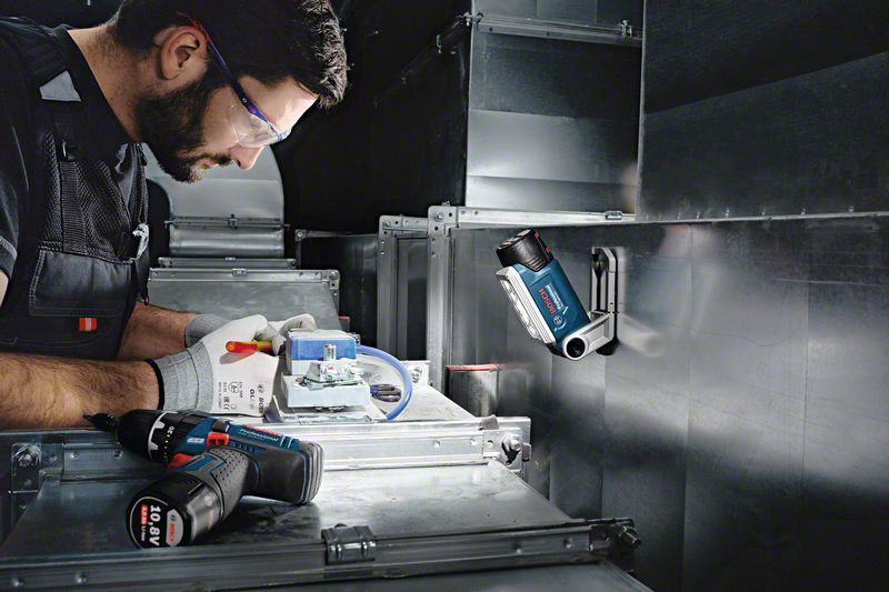 BOSCH aku svjetiljka GLI 12V KOMPLET baterija, akumulator i punjač