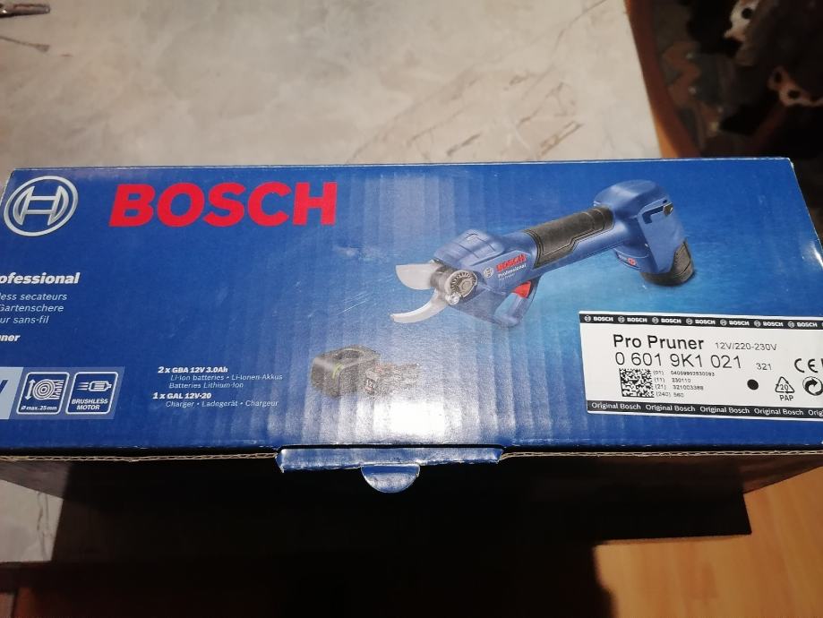 Bosch Pro Runer škare za obrezivanje.
