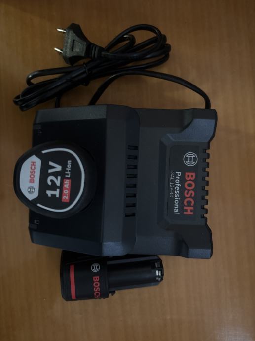 Bosch Li-ion 14.4V i 12V baterije i 12V punjac