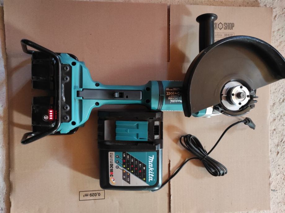 MAKITA DGA900