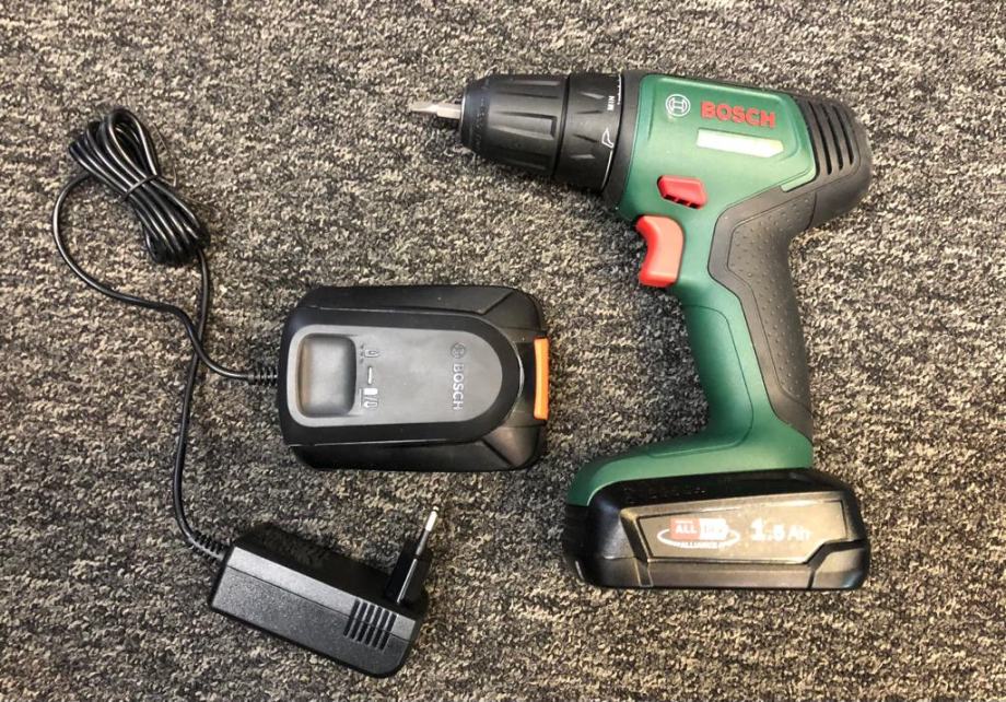 BOSCH UNIVERSALDRILL 18V S DODATNOM BATERIJOM 2,5Ah. R1/ RATE!