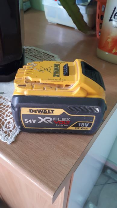 Dewalt dcs777 potezni cirkular i radio bluetoot punjac