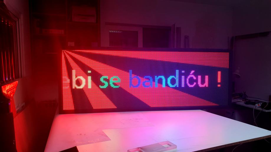 Led display reklamni pano