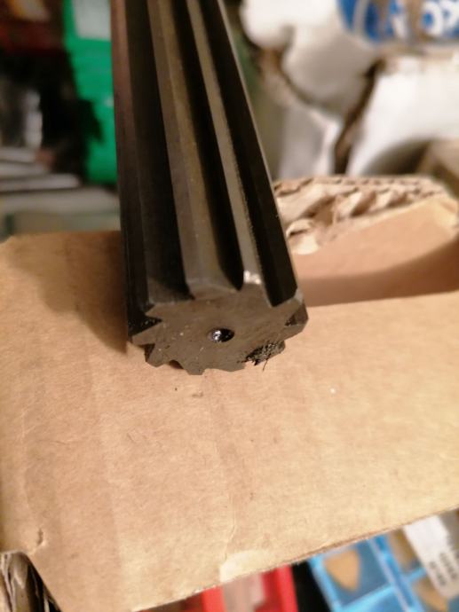 Razvrtač rajber konusni 25 mm