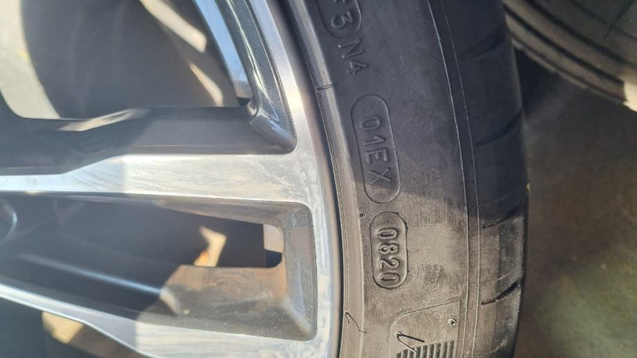 BMW Felge 19 704M + Michelin PS4S*