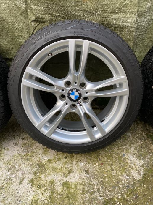 BMW style 400m OEM 18 5x120 s zimskim gumama