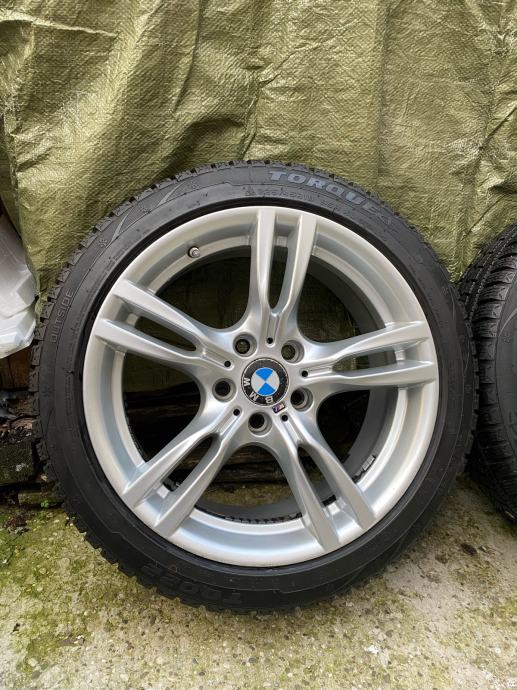 BMW style 400m OEM 18 5x120 s zimskim gumama