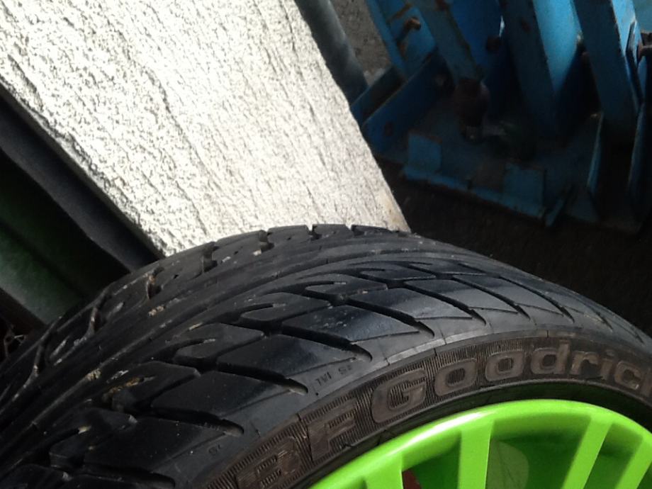 Golf V r32 ALU felge sa novim gumama 215/35/18, PRILIKA!!!! 3800 kuna