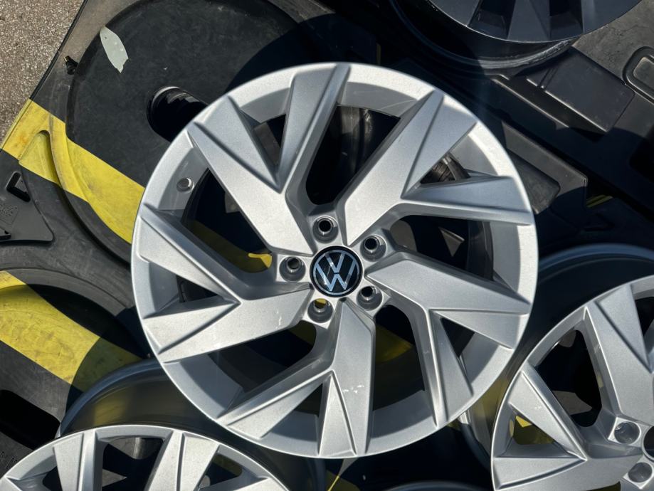 Original VW GOLF I TIGUAN SNN601025P 7 x 18