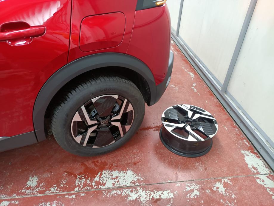 Peugeot 2008 original alu. 17 očuvana ,1 kom.