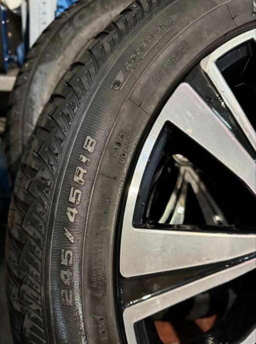 VW Arteon model Muscat original alu 18, s zimskim 245/45