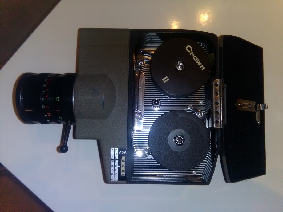 Stara filmska kamera Crown 8 iz 60tih